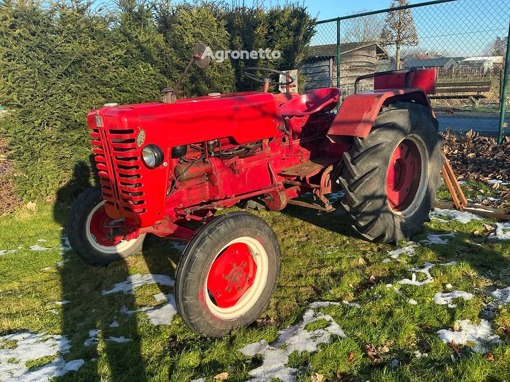 Prodaje se McCormick D217 traktor točkaš na aukciji