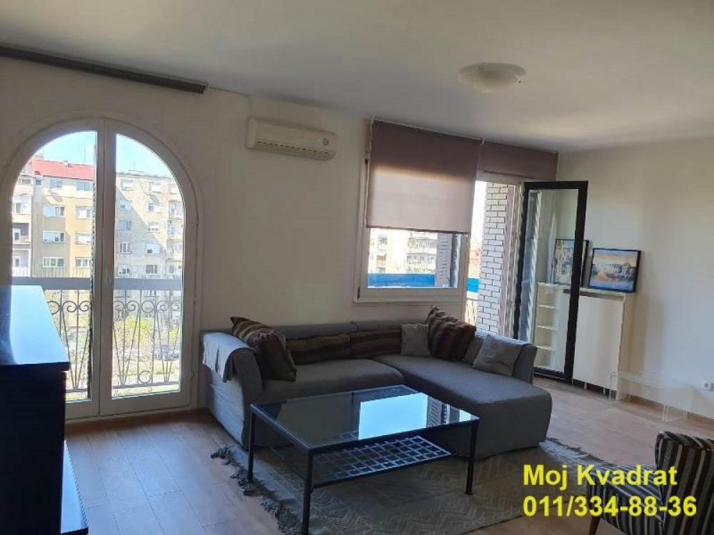 Trosoban stan za izdavanje, 84m2, 1.000€