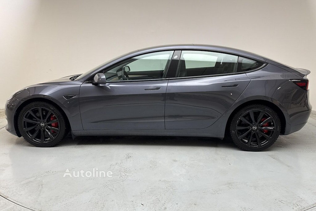 Prodaje se Tesla Model 3 sedan na aukciji