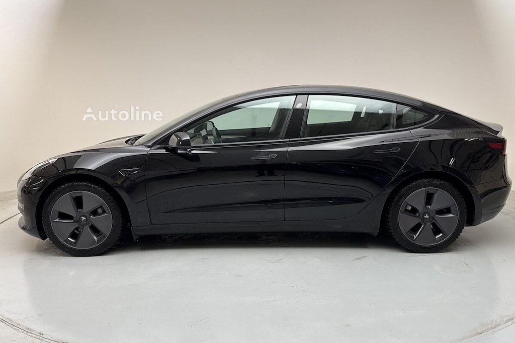 Prodaje se Tesla Model 3 sedan na aukciji