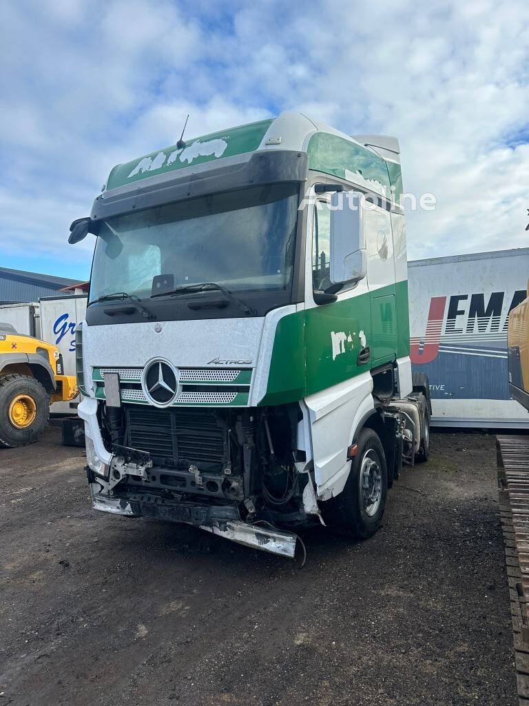 Mercedes-Benz Actros 6X2 Skåda tegljač