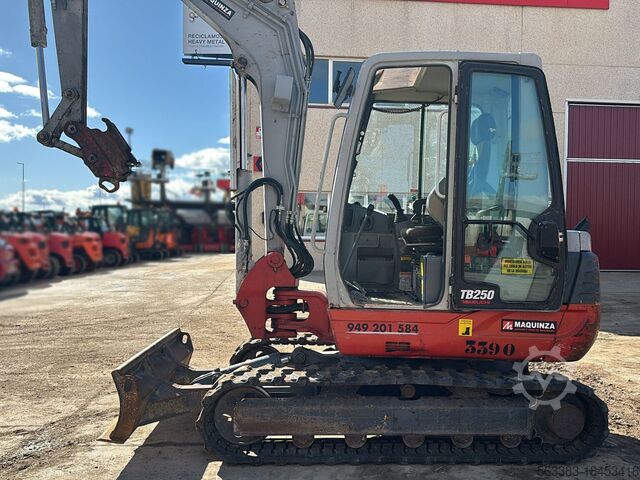 Mini bageri
Takeuchi TB250