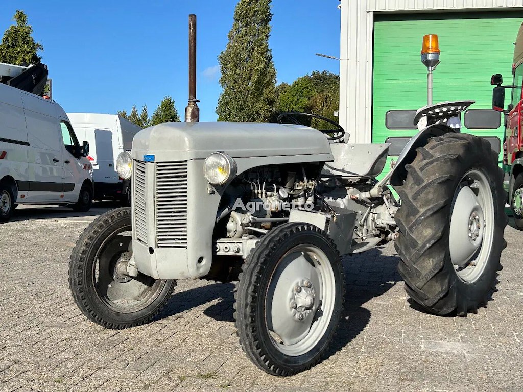 Diversen FERGUSON tractor traktor točkaš