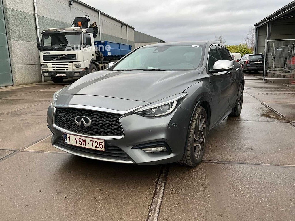 Prodaje se Infiniti Q30 hečbek na aukciji