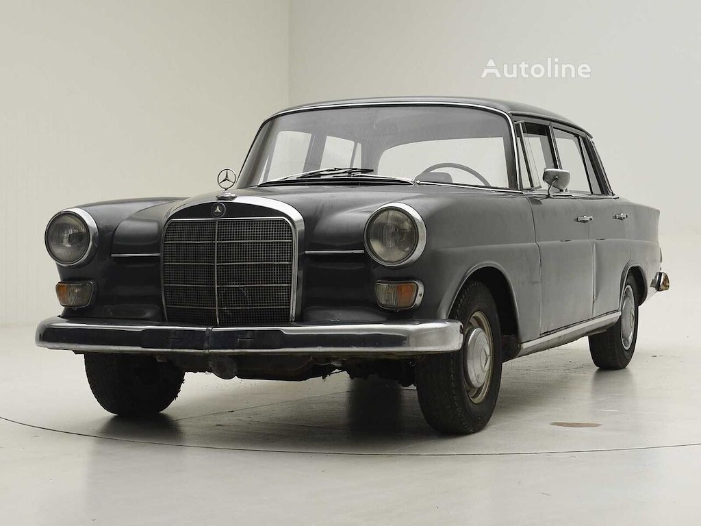 Prodaje se Mercedes-Benz 230 sedan na aukciji