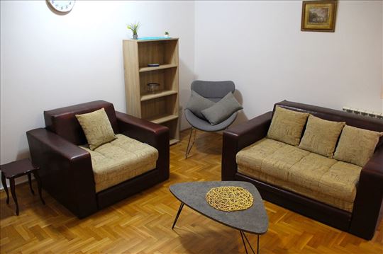 Izdajemo dvosoban stan u Filmskom gradu, 62m2