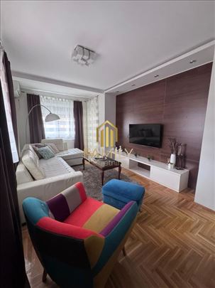 Trosoban stan u centru Novog Sada – 67m², pet frie