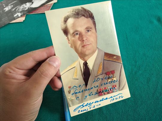 Autogram kosmonauta SSSR Vladimir Šatalov