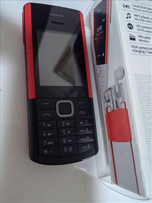 Prodajem telefon Nokia 5710 Xpress Audio