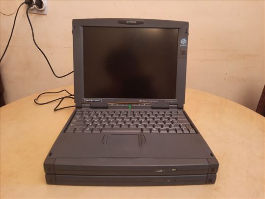 Stari, retro laptop računar - raritet