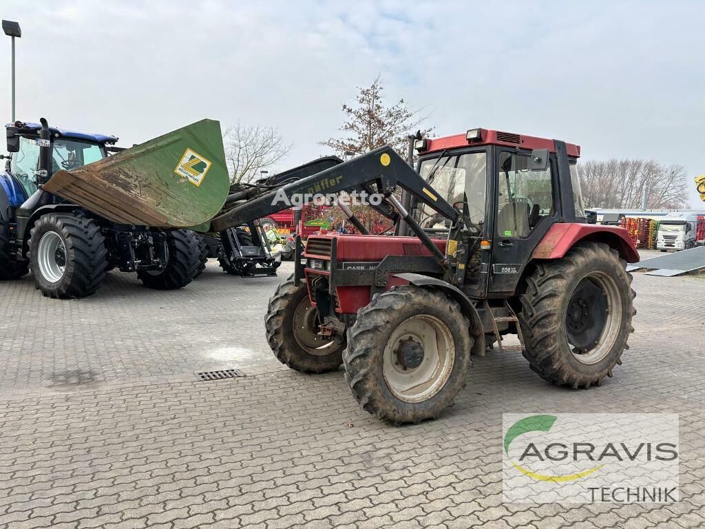 Case IH 856 XL traktor točkaš