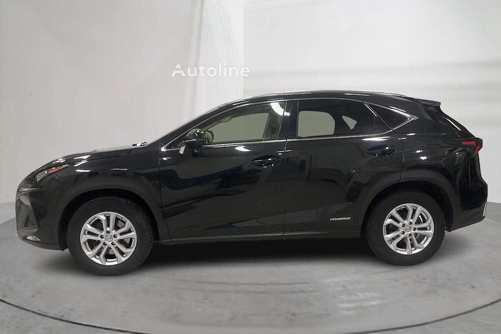 Prodaje se Lexus NX krosover na aukciji