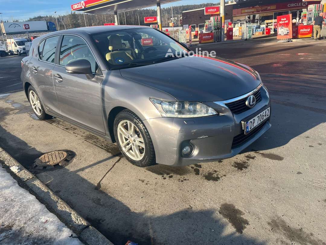 Prodaje se Lexus CT200H hečbek na aukciji