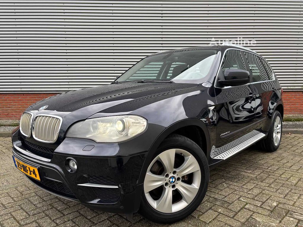 Prodaje se BMW X5 krosover na aukciji