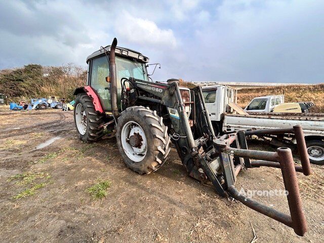 Massey Ferguson TRACTOR(Massey Ferguson) traktor točkaš