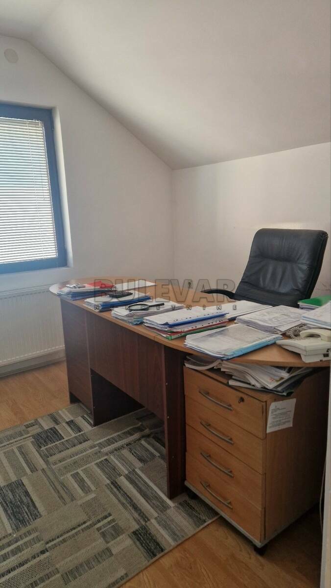 Izdaje se poslovni prostor u Naselju 9.maj