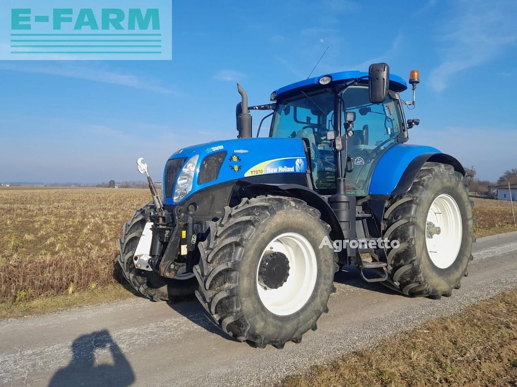 New Holland t7070 auto command traktor točkaš