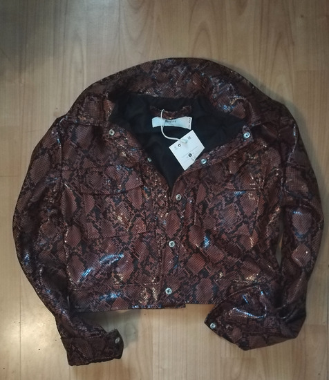 Bershka jaknica, novo sa etiketom
