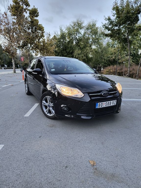 Ford Focus: 1 l | 2014 г. 144000 km. Hečbek