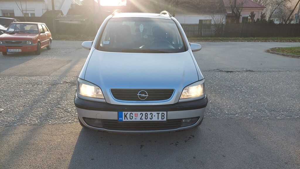 Opel Zafira: 1.8 l | 2001 г. 225000 km. Van/Minibus