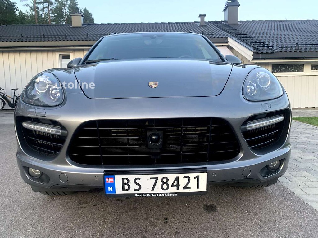 Prodaje se Porsche Cayenne krosover na aukciji