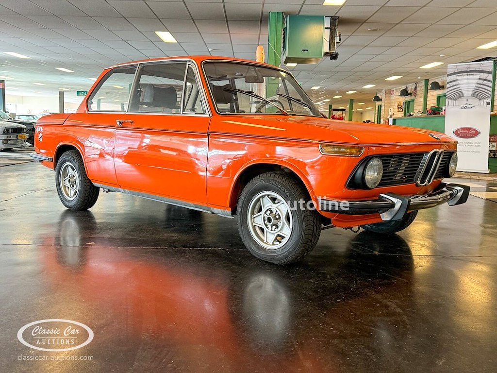 Prodaje se BMW 2002 sedan na aukciji