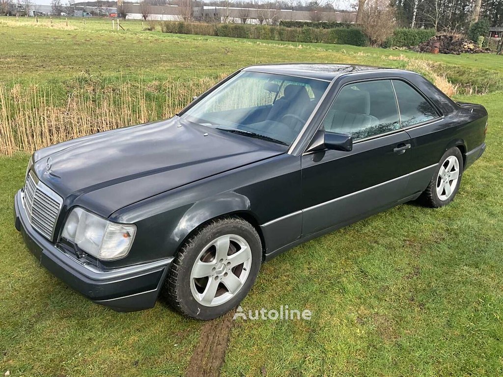 Prodaje se Mercedes-Benz 300CE sedan na aukciji