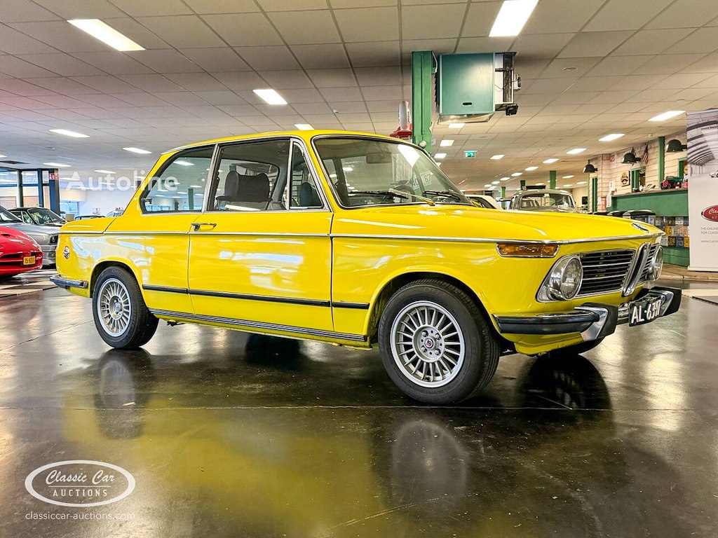 Prodaje se BMW 2002 sedan na aukciji