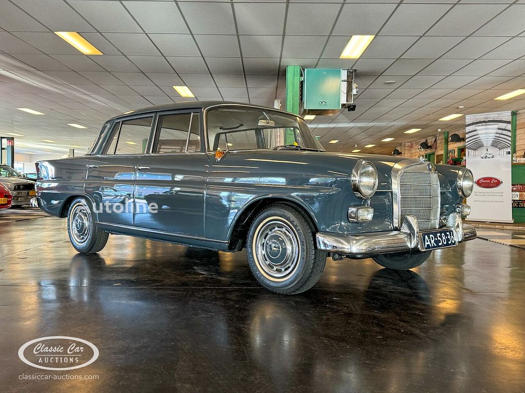 Prodaje se Mercedes-Benz 190D sedan na aukciji