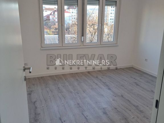 Izdaje se dvoiposoban stan u strogom centru Niša, 62m2