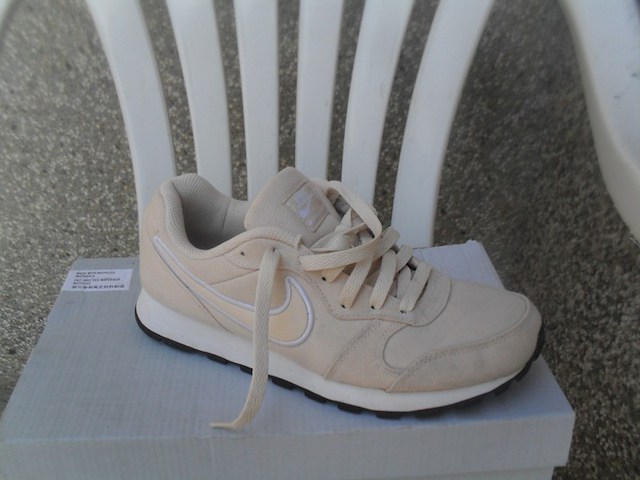 NIKE INDONESIA EXTRA PATIKE,VEL. 38,5