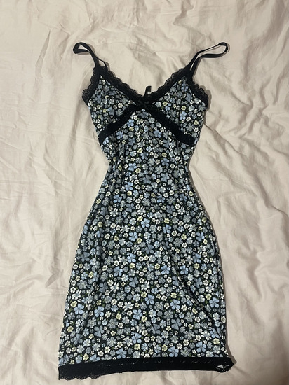 cvetna cipkasta haljina H&M