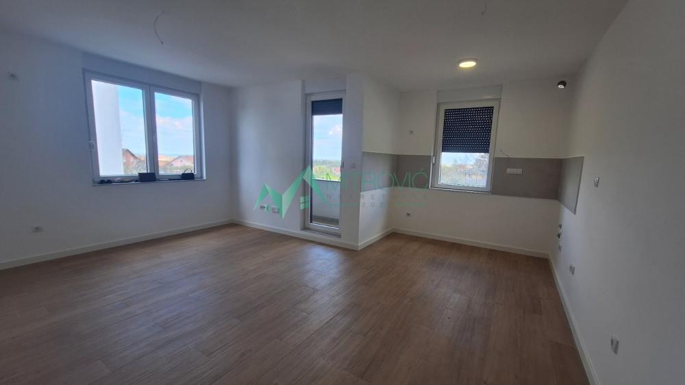 Četvorosoban stan na prodaju, 72m2, 162.950€