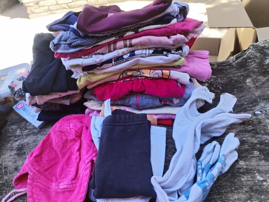 Paket: Šortsevi, Haljine, Trenerke, Za devojčice, uzrast: 6-9 meseci
