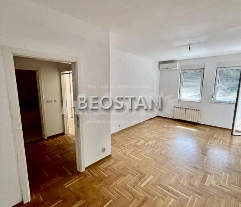 Novi Beograd - Blok 61 #63880 650 €