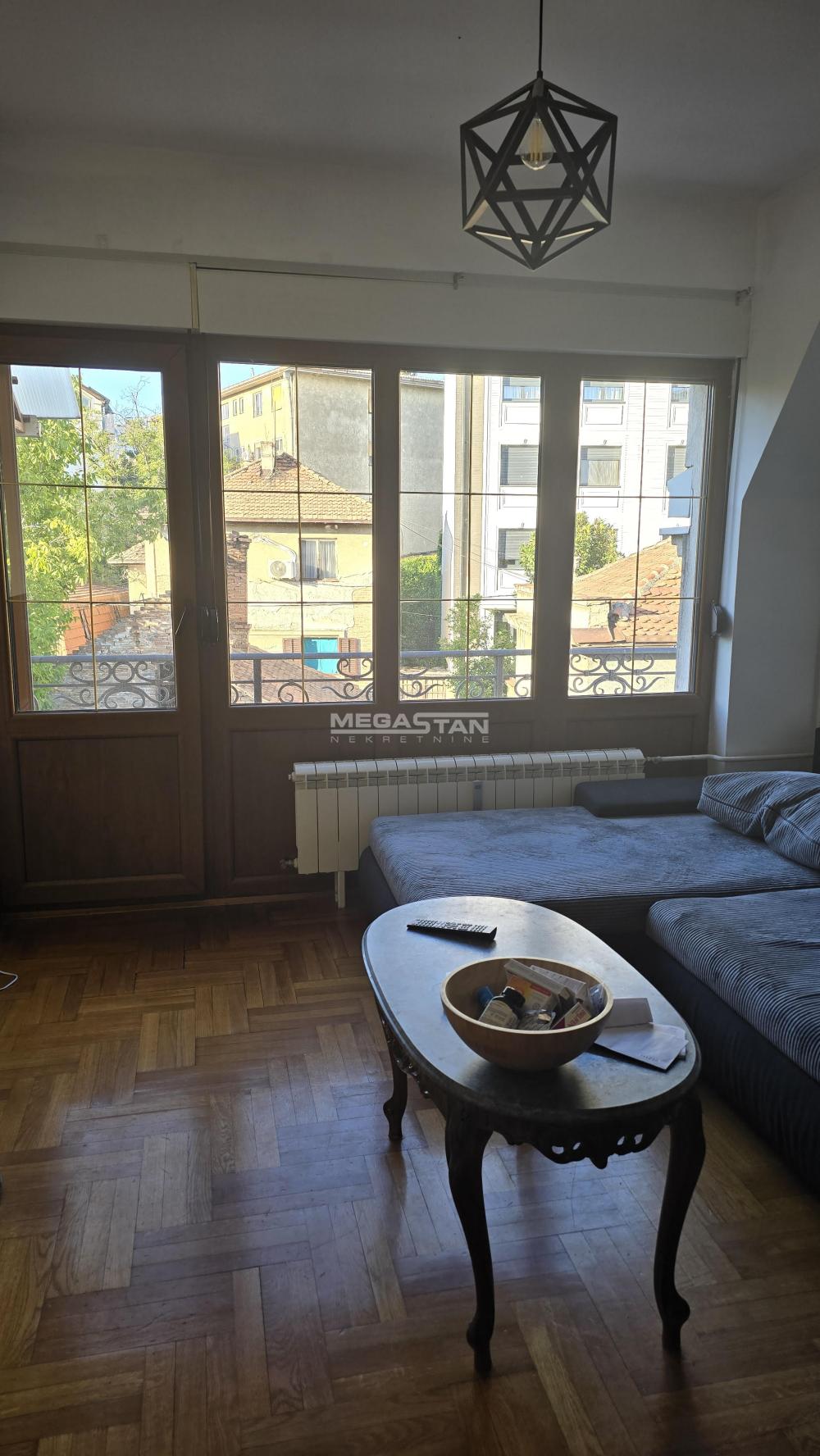 Čubura, namešten 900 €
