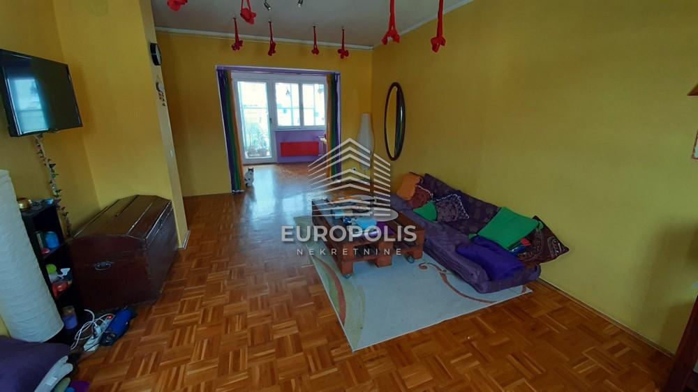 U ponudi veliki stan u bloku 72 ID#8215 220.000 €