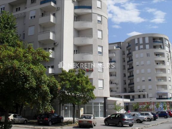 Izdaje se PARKING MESTO u podzemnoj garaži kompleksa ROMANIJSKA