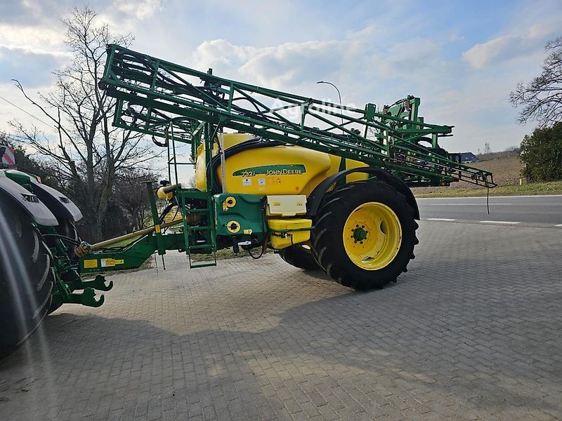 John Deere 732i vučena prskalica