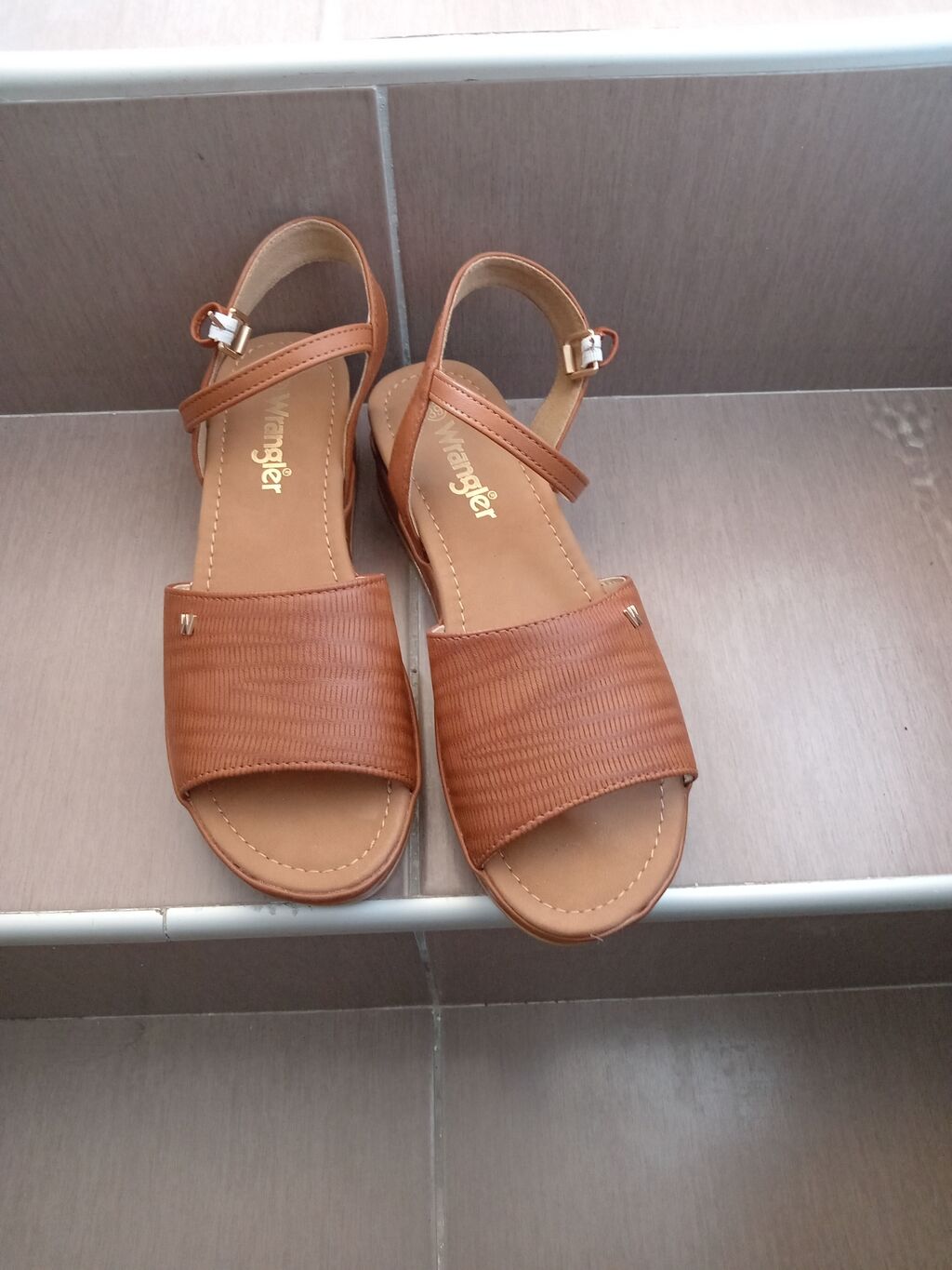Nove novcate sandalebr 39 markirane