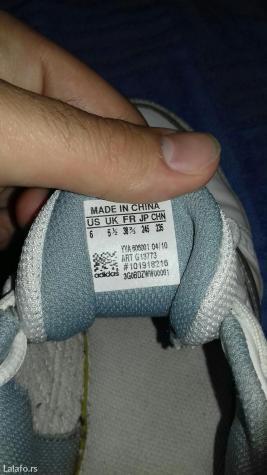 Adidas zenske patike 38 2/3 slanje ili licno preuzimanje zrenjanin
