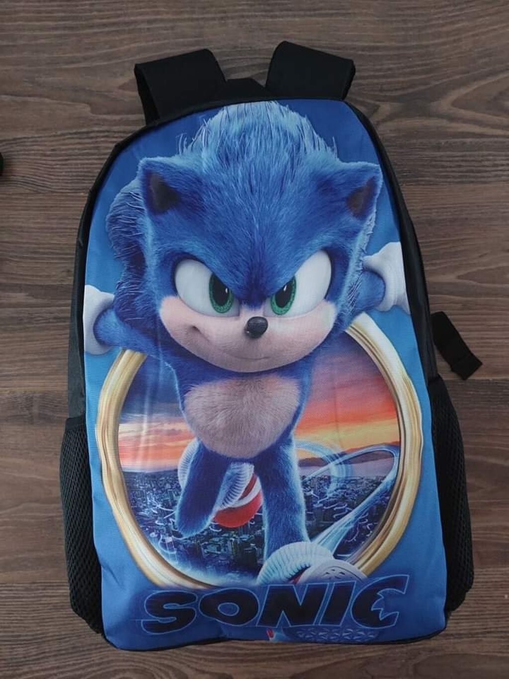 Sonic ranac za školu Dimenzije: 42*30cm Cena: 2300 dinara