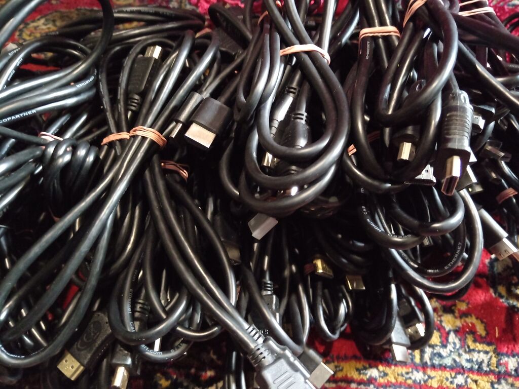 Hdmi kablovi na stanju vise komada  novo ne koristeno