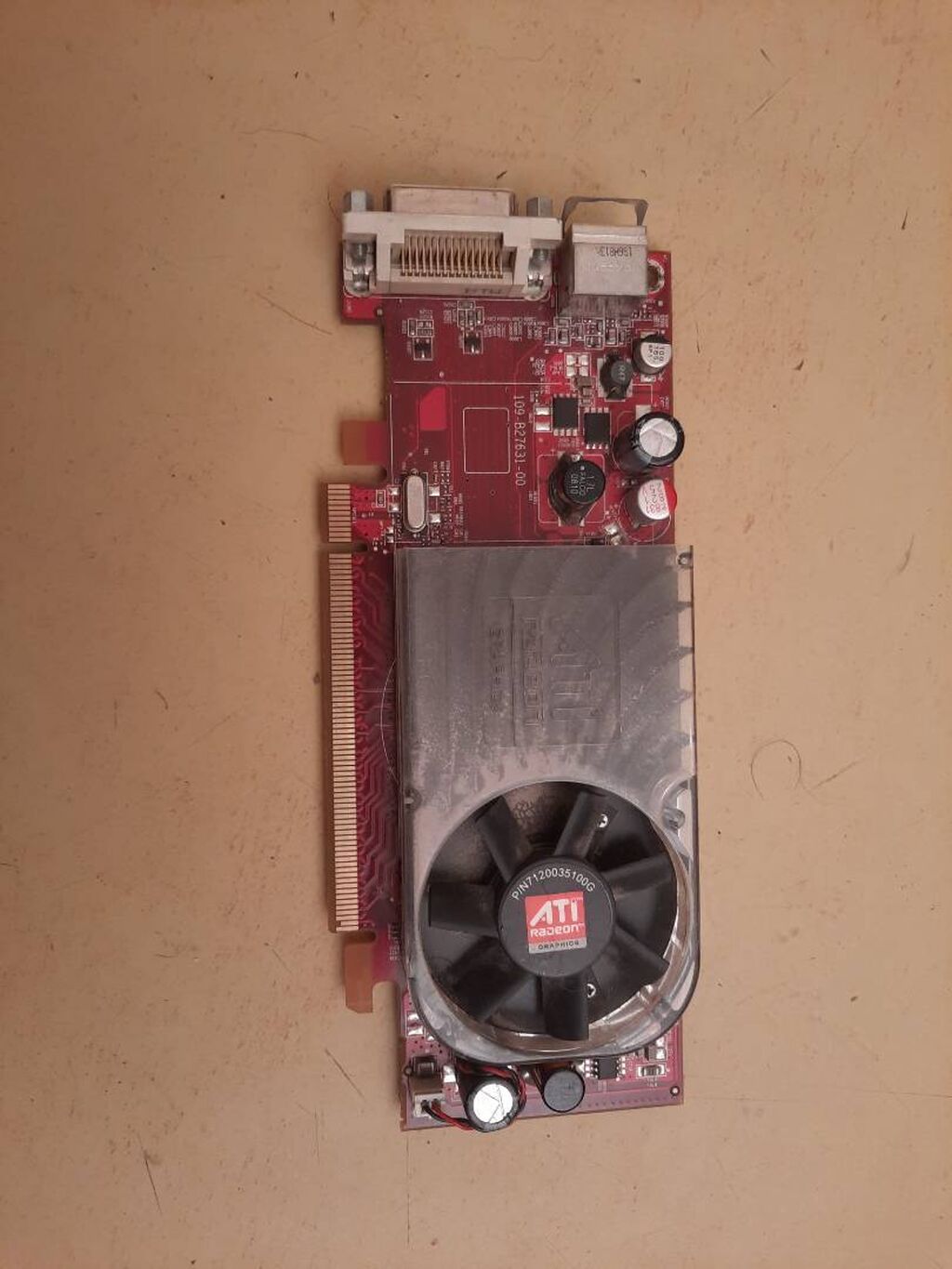 Retro,stara graficka i adapter VGA sa graficke na 2 monitora Ispravna