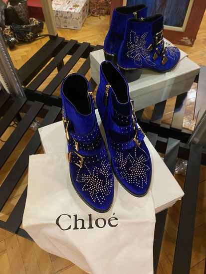 Chloé ,40