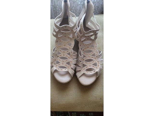 Zenske sandale nove br 37