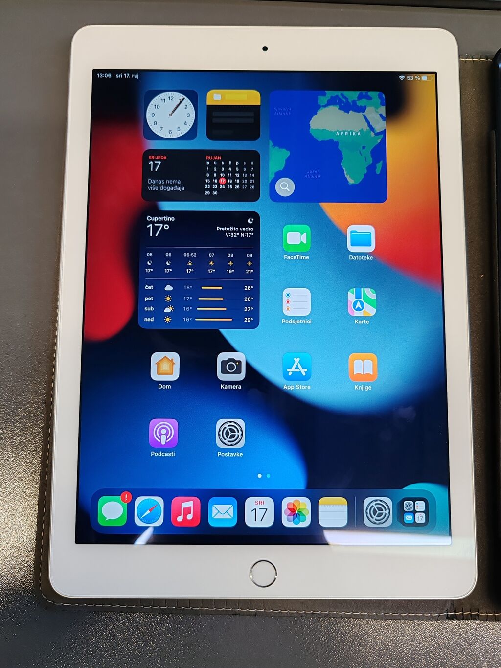 Apple iPad Air 2 9.7” (bela prednja maska, srebrna poleđina) IOS 15 -
