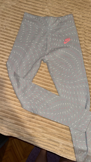 Nove Nike helanke