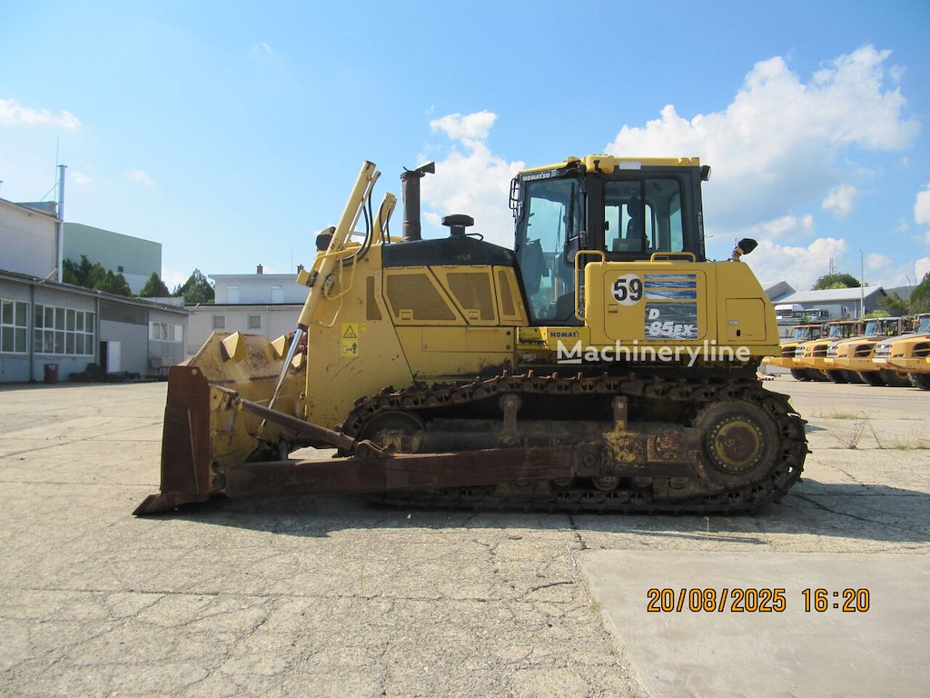 Komatsu D85 EX-18 buldožer