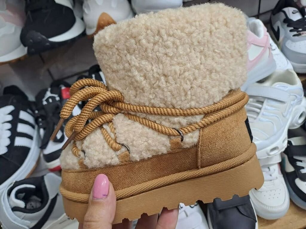 Ženske zimske čizme – topla „shearling“/flis postava - Materijal